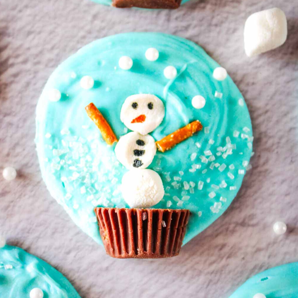 Easy Snow Globe Cookies with Marshmallow Snowmen